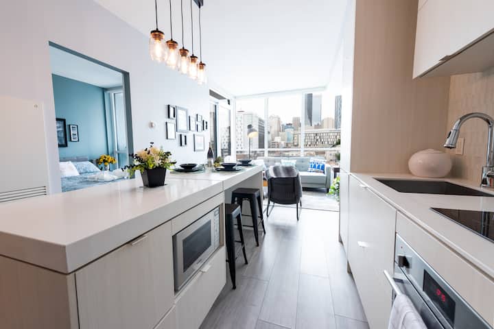Modern Rustic Hometel | 2br 1ba | Smart Home In Dt - Calgary
