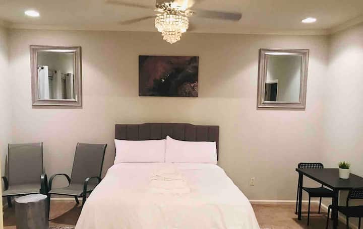 Private Master Suite With Large Soaking Tub - Little Rock, AR