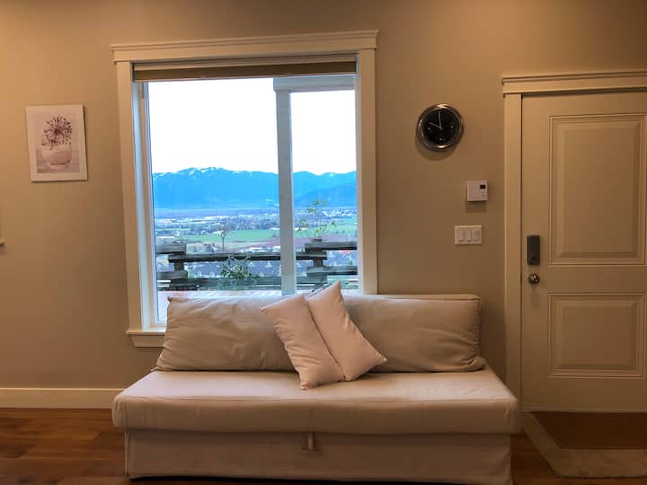 New And Beautiful Private Promontory Suite - Chilliwack