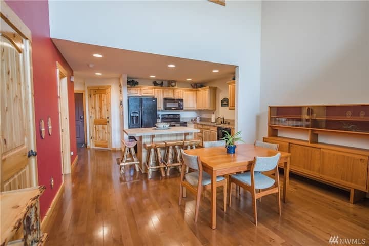 Relax At Roslyn Ridge - Easton, WA