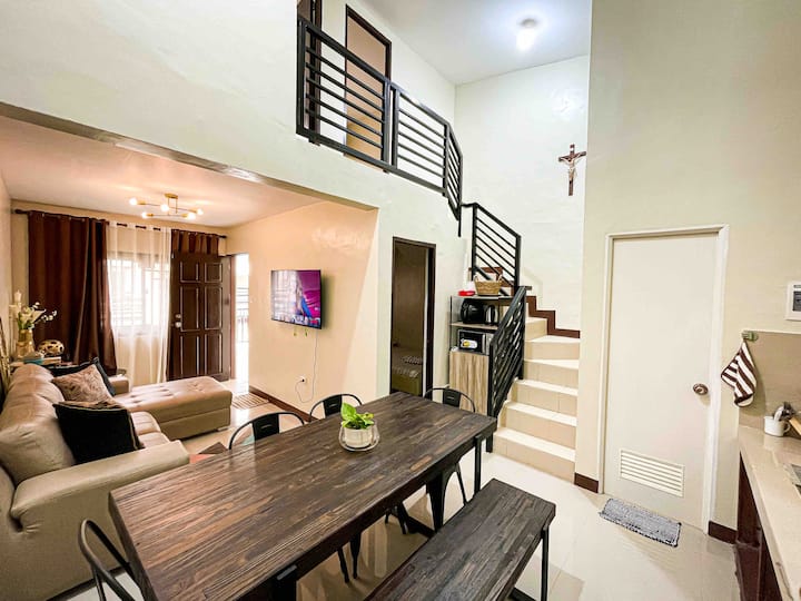 The Cozy Lipa Luxe Escape - Mataas Na Kahoy