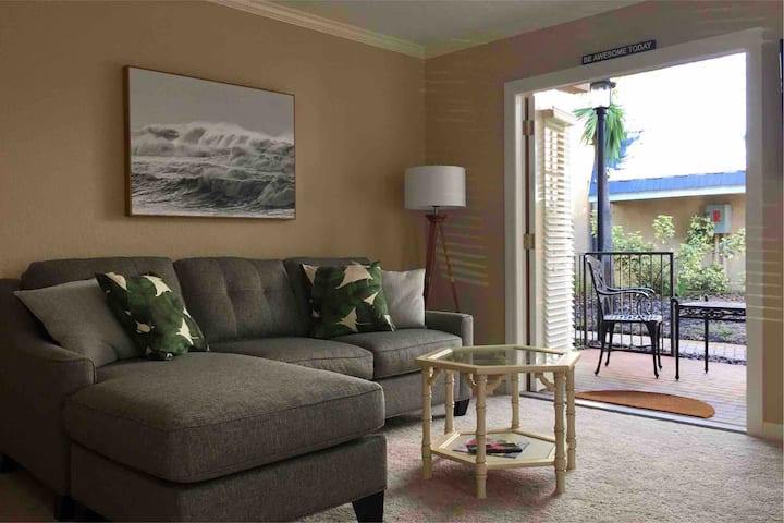 Spotless Perfect Downtown Dunedin Condo! - Dunedin, FL