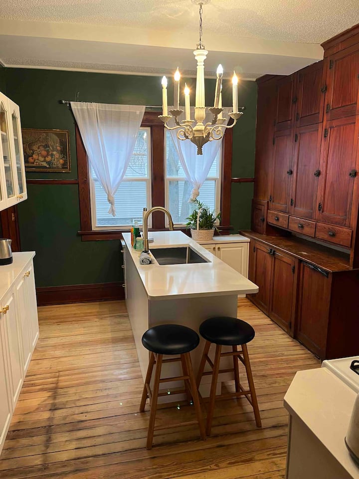 1900 Historical Home In Downtown - Muskegon, MI