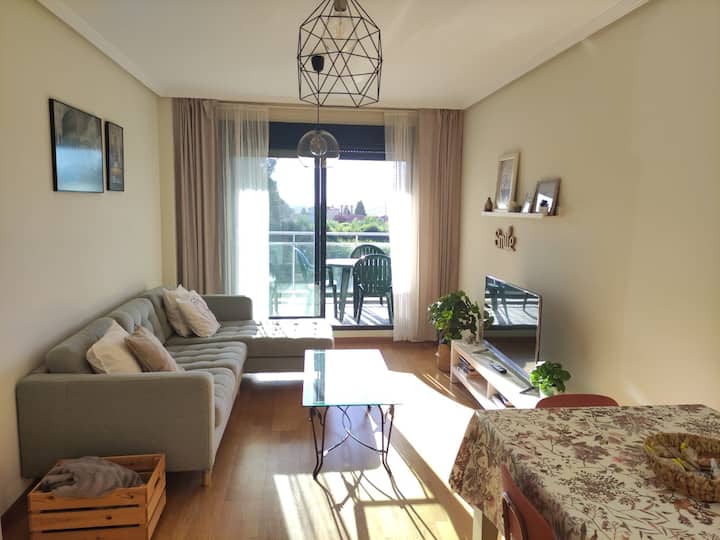 Piso Con Garaje Cerca De La Playa. - Portonovo