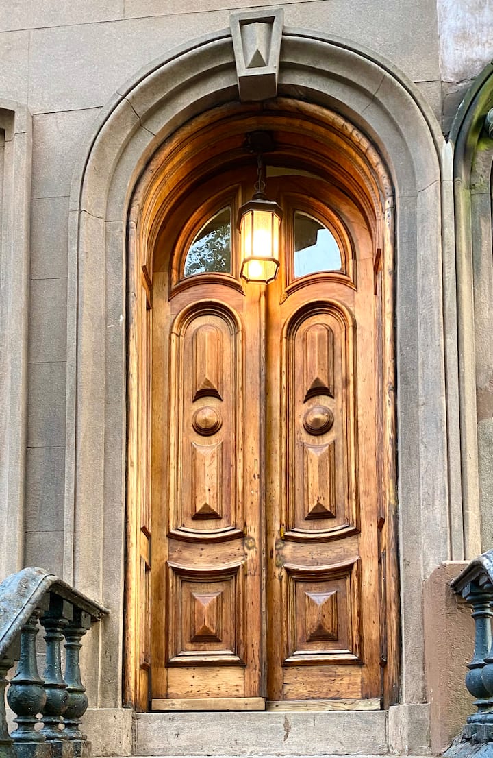 Historic Brooklyn Brownstone With Modern Amenities - New York City