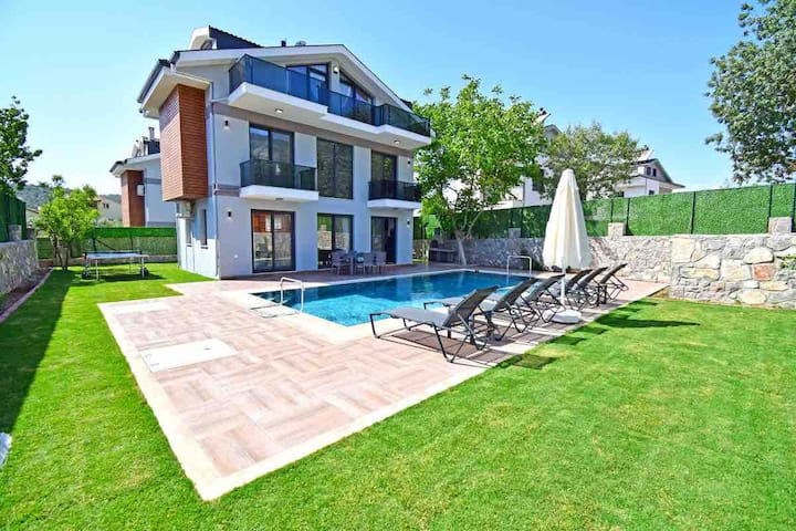 Fethiye’de Havuzlu Lüks Villa M - Ölüdeniz