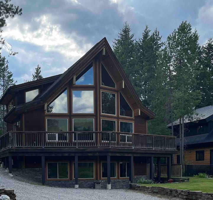 The Jt Suite - Golden