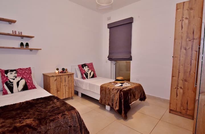 Fully Aircondition Room With Two Single Beds - Malta