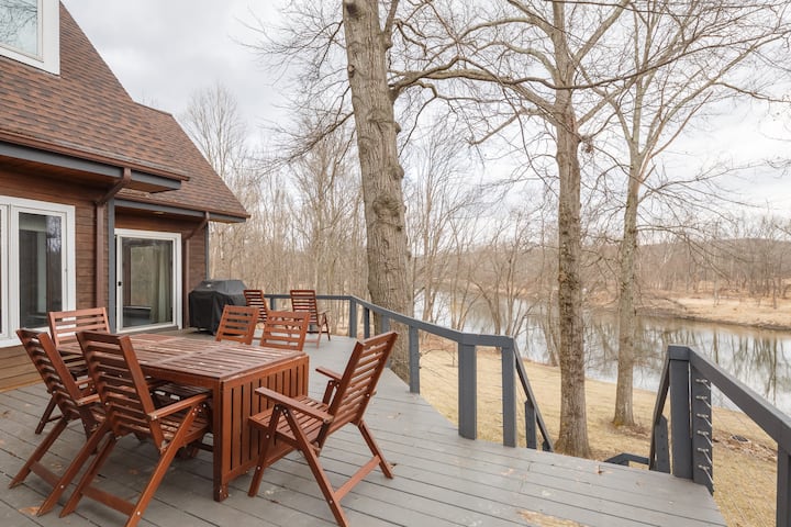 Waterfront Renovated Hudson Valley House & Barn - Gardiner, NY