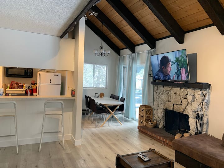 Great 2 Bd + Loft Condo In The Center Of Mammoth - Mammoth Lakes, CA