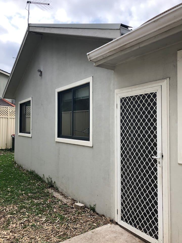 A Two B/r Granny Flat, Close To Station & Amenitie - Sutherland Shire