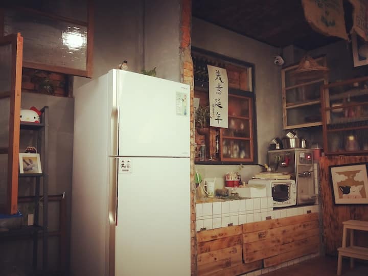 步行約10-15分鐘至火車站~三井lalaport~忠孝夜市~旱溪夜市~糖廠湖濱生態園區~續住有優惠 - 霧峰區