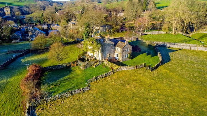 Malham Cove Holiday Rentals & Homes - Skipton, United Kingdom | Airbnb