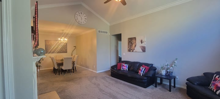 Lovely 2 Bedroom Condo With Fireplace. - Sterling Heights, MI