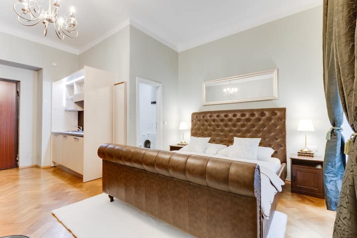 📍Elegant Riverside Apt Next To The Dancing House - Praga