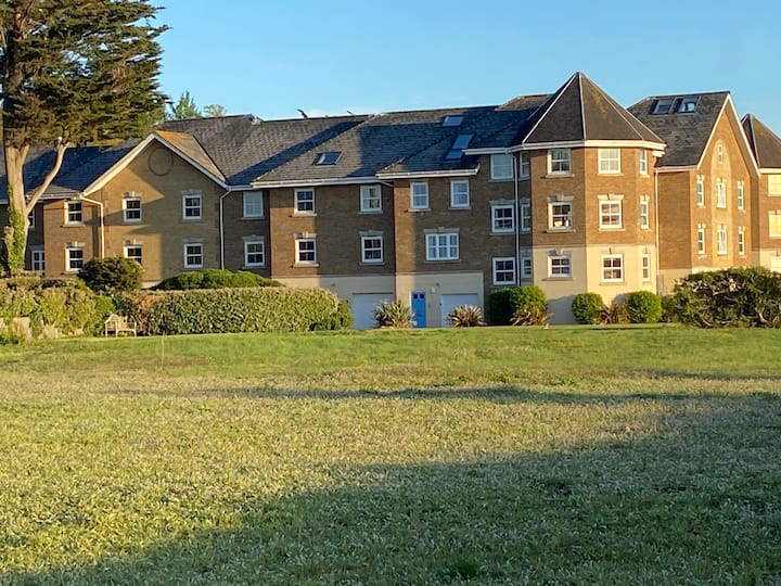Truly 'By The Beach', House In Bembridge, Sleeps 6 - Bembridge