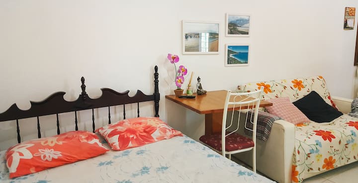 2min Da Praia Grande! Suíte Com Cozinha. - Brasil