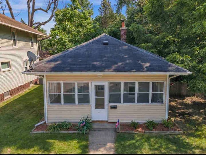 Perfect Location Just 0.5 Miles From Notre Dame - Notre Dame, IN