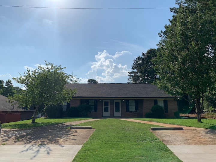 Luxury Peaceful Bungalow Away From Home - Lawrenceville, GA