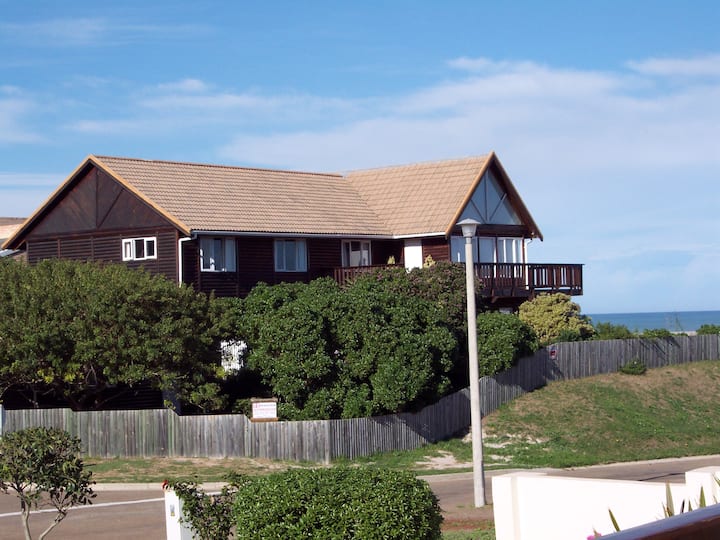 Fun, Family Friendly, Large Beachy Resort House !! - Jeffreys Bay