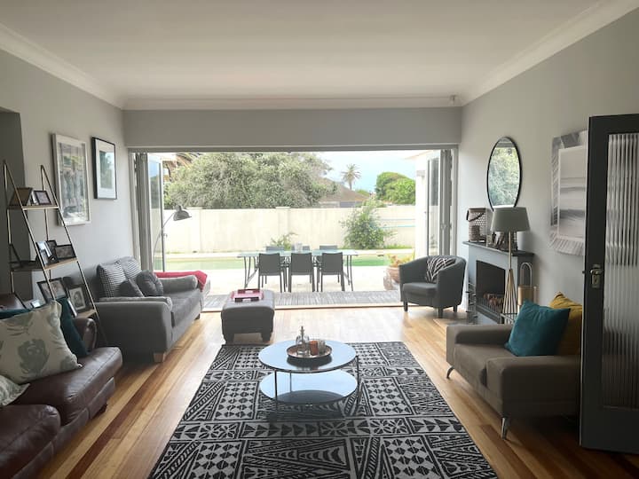 Cheerful Home Away From Home. 400m From Beach - Gqeberha