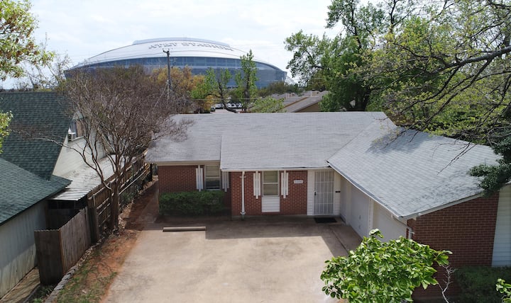 Park & Walk To Stadium, Relax In Comfortable House - Arlington, TX