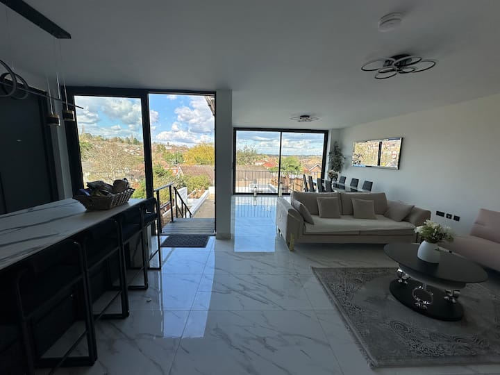 Luxurious & Elegant 6-bed House - Harrow