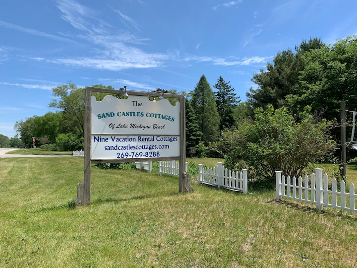 All 9 Sand Castles Cottages Sleeps Up To 30 Guests - Benton Harbor, MI