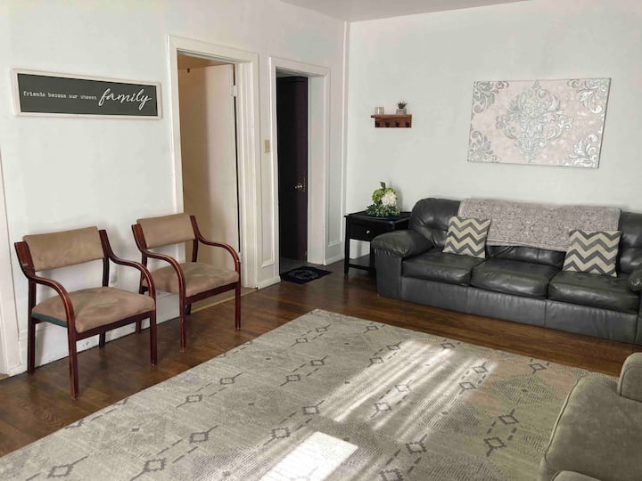 Private Room/1 King Bed In 4 Br 2 Ba Townhouse - Indiana, PA