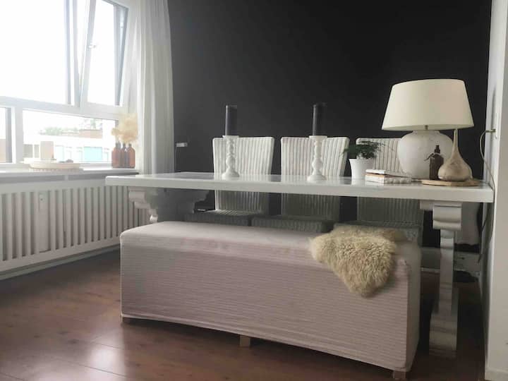 Heerlijk Licht Appartement Nabij Park En Zee - Hoek van Holland