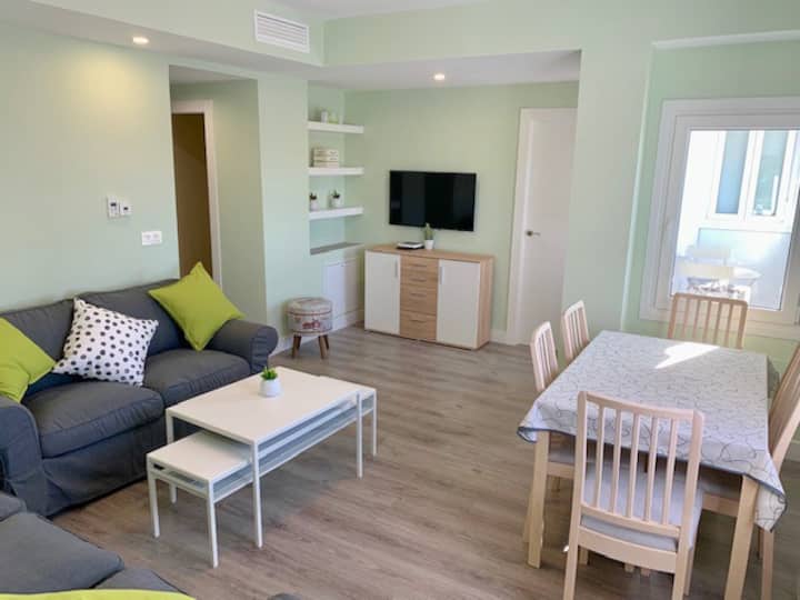 Bright, Spacious, Renovated,  Family Flat - Granada, España