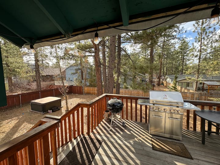 Big Bear Escape I Hot Tub, Large Yard, Sleeps 10 - Big Bear Lake, CA