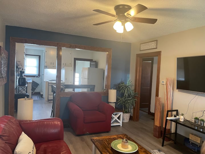 Centrally Located Quiet Remodeled Home - Evansville, IN