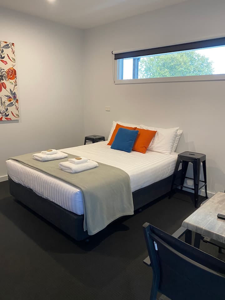 The Dickins Woodend,unit 5 - Disability Access. - Woodend