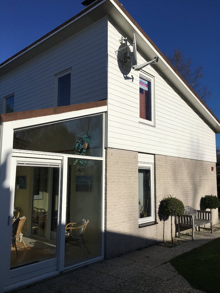 Freistehendes Ferienhaus Mit Sauna, Kamin Und Wintergarten - De Banjaard