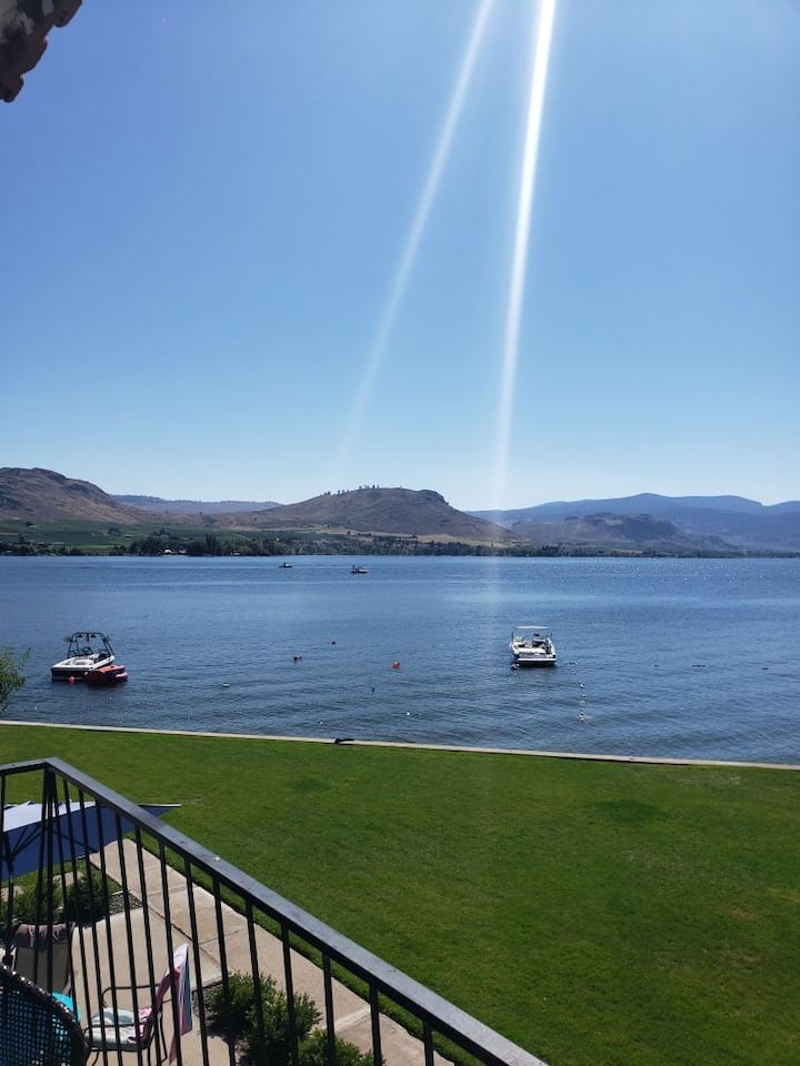 Osoyoos Waterfront Oasis, One Bedroom/bath Condo - Osoyoos