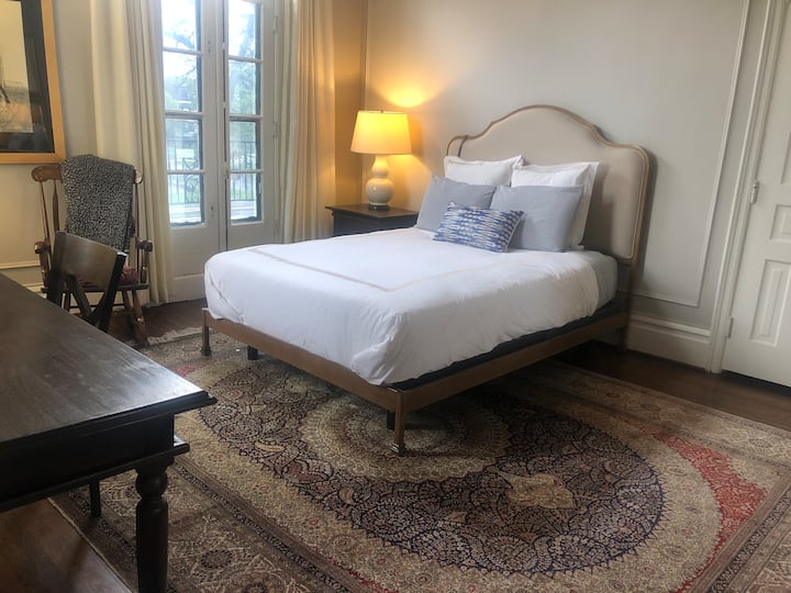 Balcony Suite In Historic Home, Near Downtown - Grand Rapids, MI