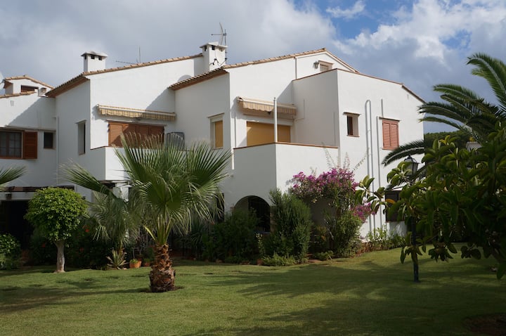 Apartment Set In Beautiful Gardens With Pool - Denia