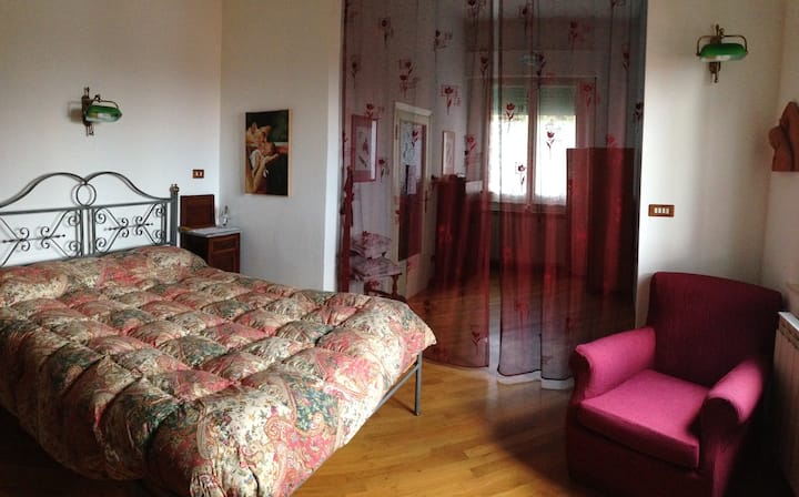 Rooms Villa Chiara: The Red Room - Montepulciano