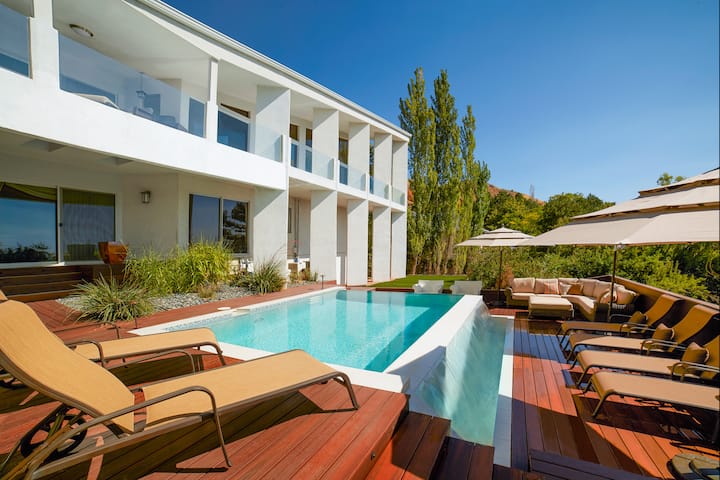 Mtntop Mansion!private Theater,spa,gym,heated Pool - Salt Lake City, UT