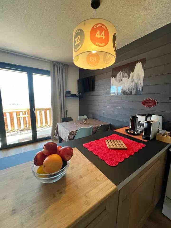 Apt Face Au Lac Et Aux Montagnes - Les Angles