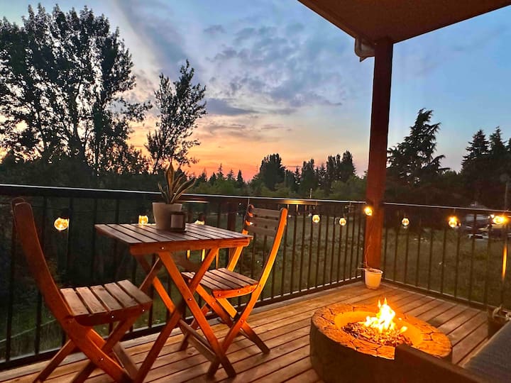 Lush Green, Outdoor Firepit, Fenced Yard, Sleeps 8 - Seattle-Tacoma Airport (SEA)