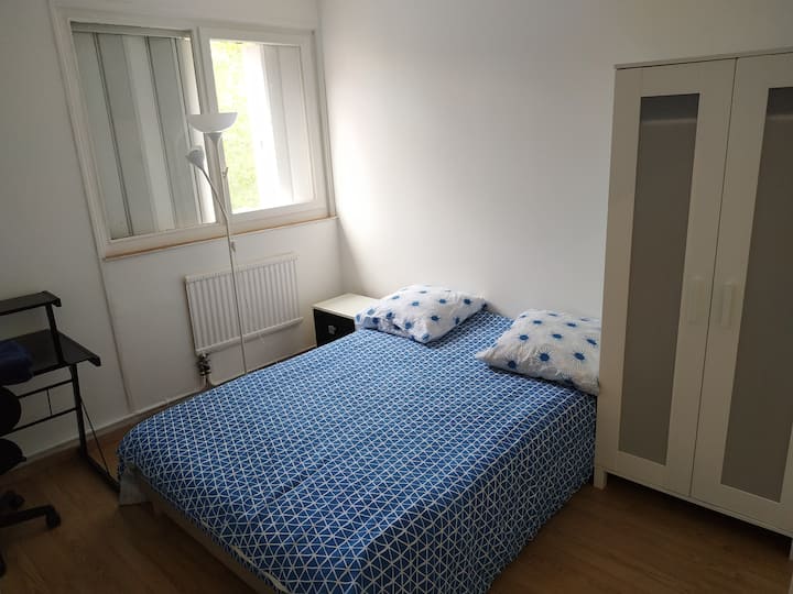 Chambre En Colocation 15 Min Centre En Bus+parking - 羅恩