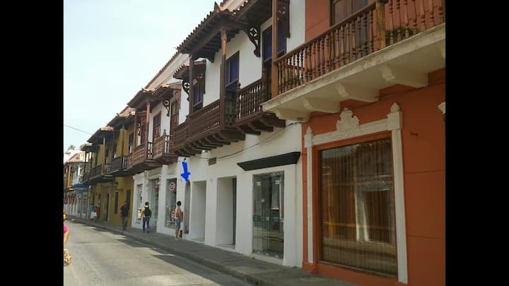 Apartamento En Calle De La Moneda Con Balcón. - Cartagena, Colombia