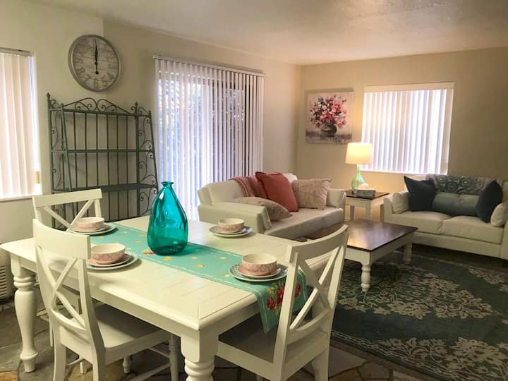 Large Main Level Condo 10min To Downtown Salt Lake - West Valley City, UT