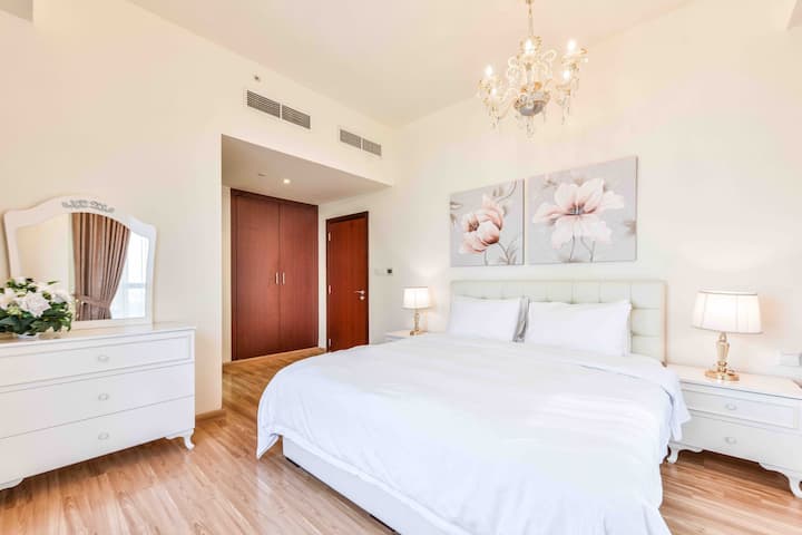 #12 Beach +Pool +Tram | Elegant 1 Bedroom +Parking - Dubai