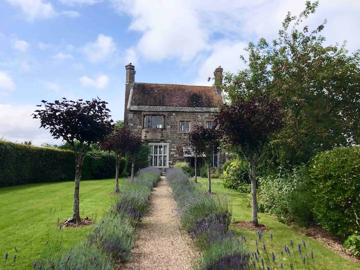 Historic, Charming 4 Bed Tudor House With Hot Tub - Blandford Forum