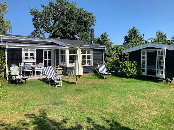 Hyggeligt æLdre Charmerende Sommerhus M. Brændeovn - Gilleleje