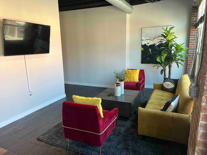 Loft - Downtown Waxahachie - Waxahachie, TX