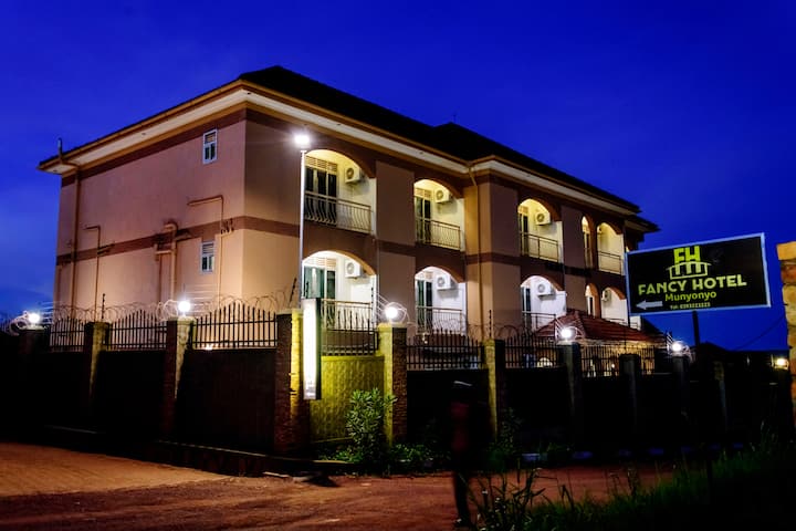 Fancy Hotel Munyonyo - Kampala